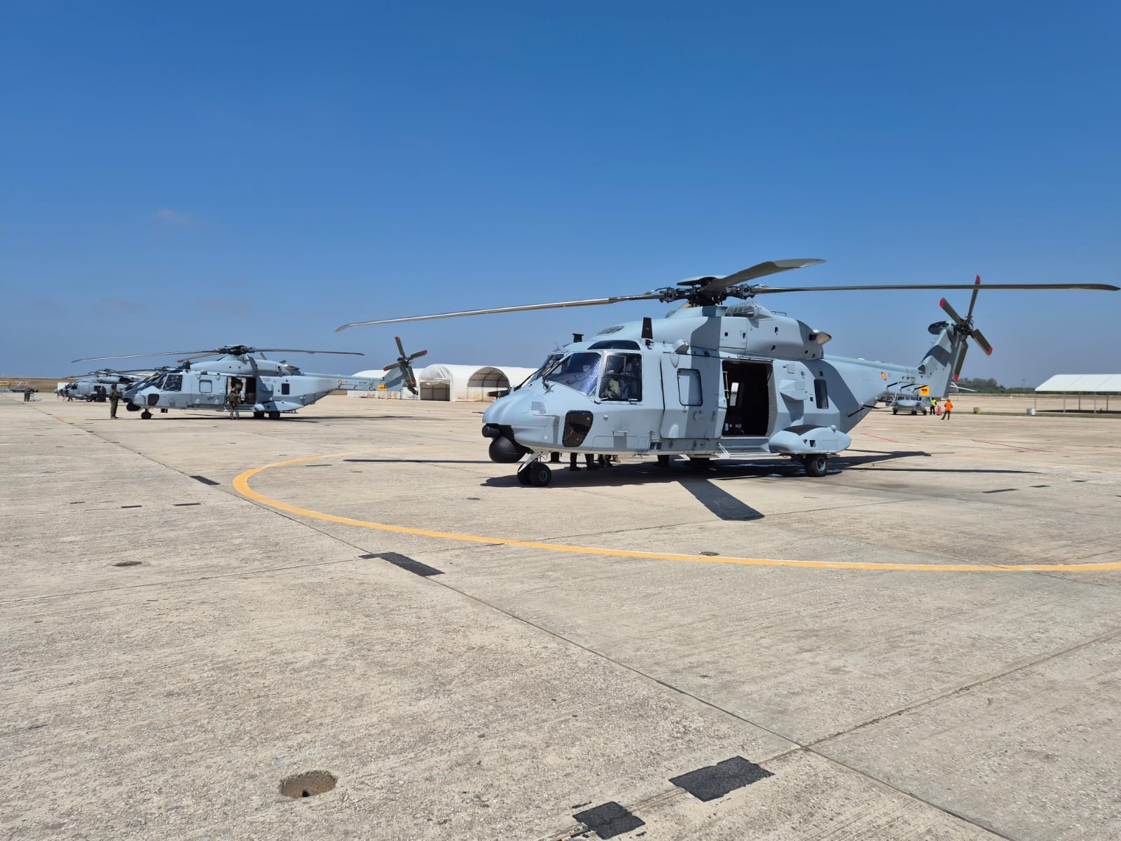 Llegan a Rota los primeros helicópteros NH90 Sable para la Armada - Noticias Defensa España